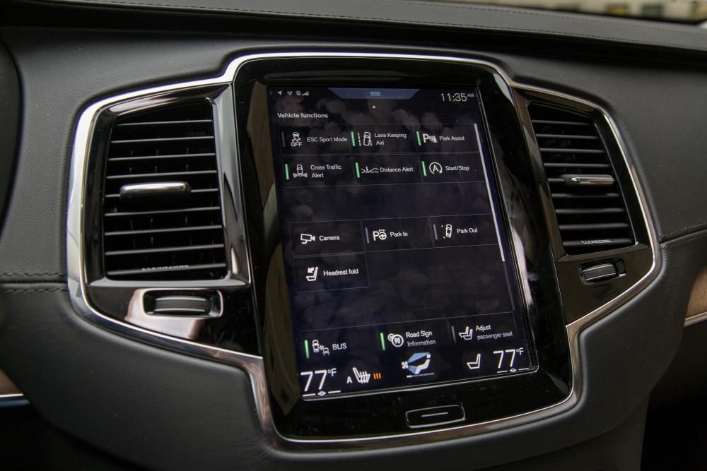 2016 Volvo XC90: We Dive Into Its Enormous Touch-Screen | News | Cars.com