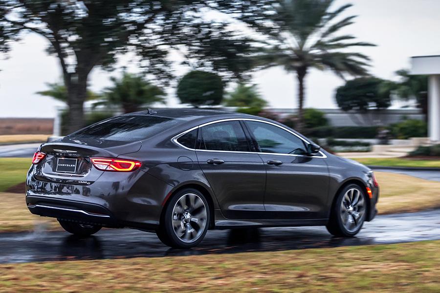 2015 Chrysler 200 Specs, Price, MPG & Reviews | Cars.com