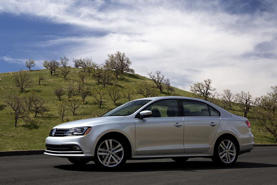 2015 Volkswagen Jetta Specs, Price, MPG & Reviews | Cars.com