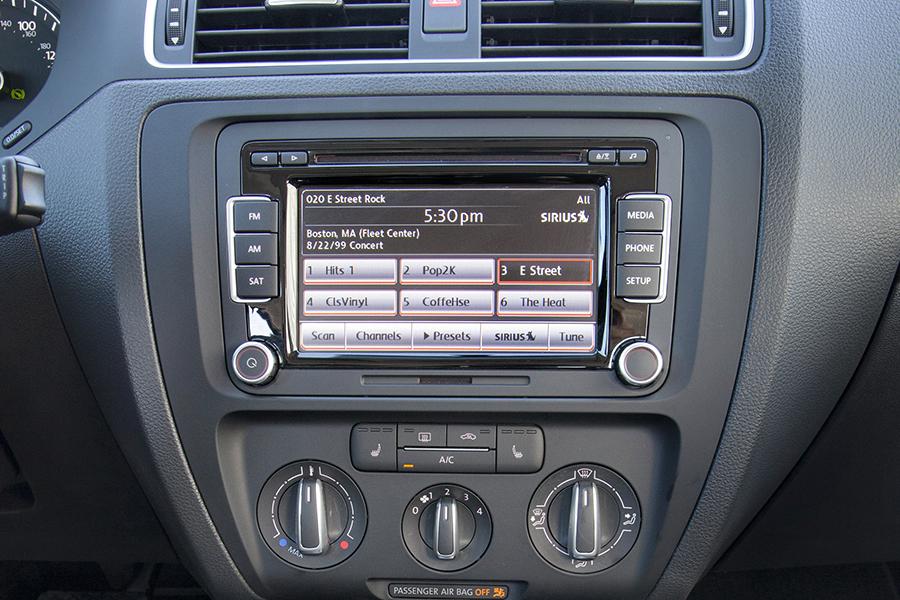 2014 Volkswagen Jetta Specs, Price, MPG & Reviews | Cars.com