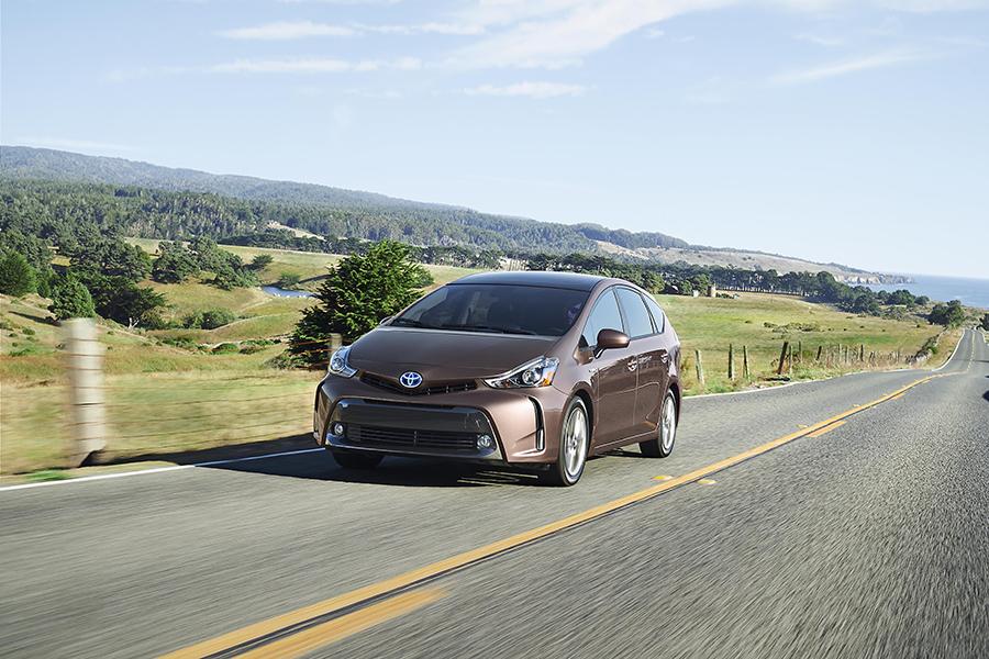 2015 Toyota Prius v Specs, Price, MPG & Reviews | Cars.com