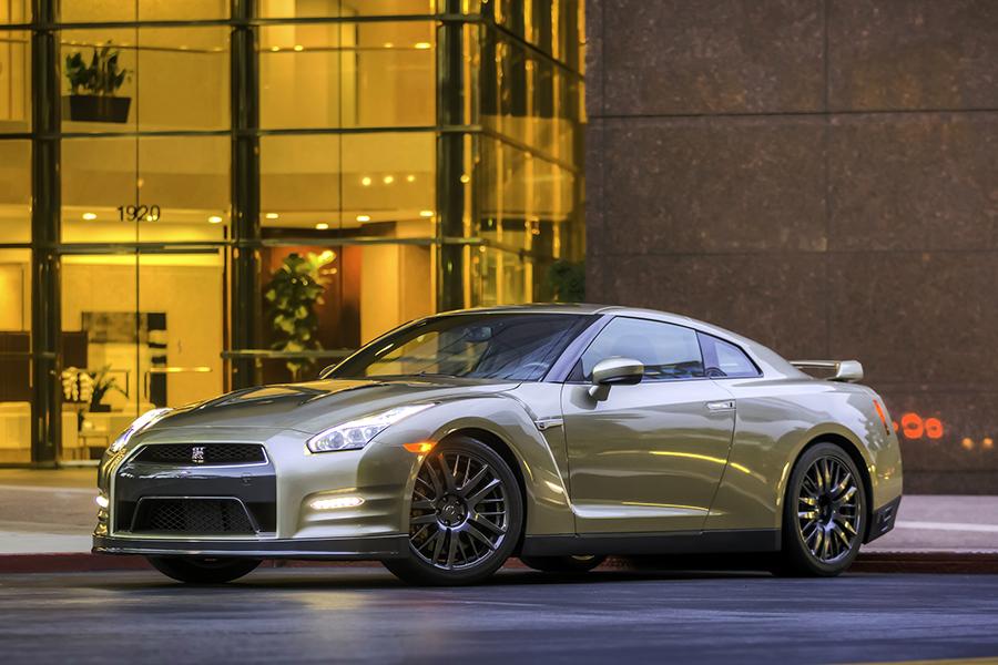2016 Nissan GT-R Specs, Price, MPG & Reviews | Cars.com