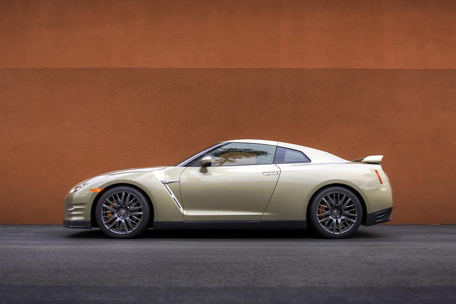 2016 Nissan GT-R Specs, Price, MPG & Reviews | Cars.com