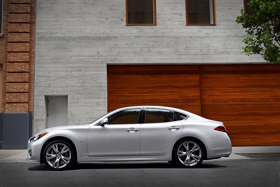 2016 INFINITI Q70 Specs, Price, MPG & Reviews | Cars.com