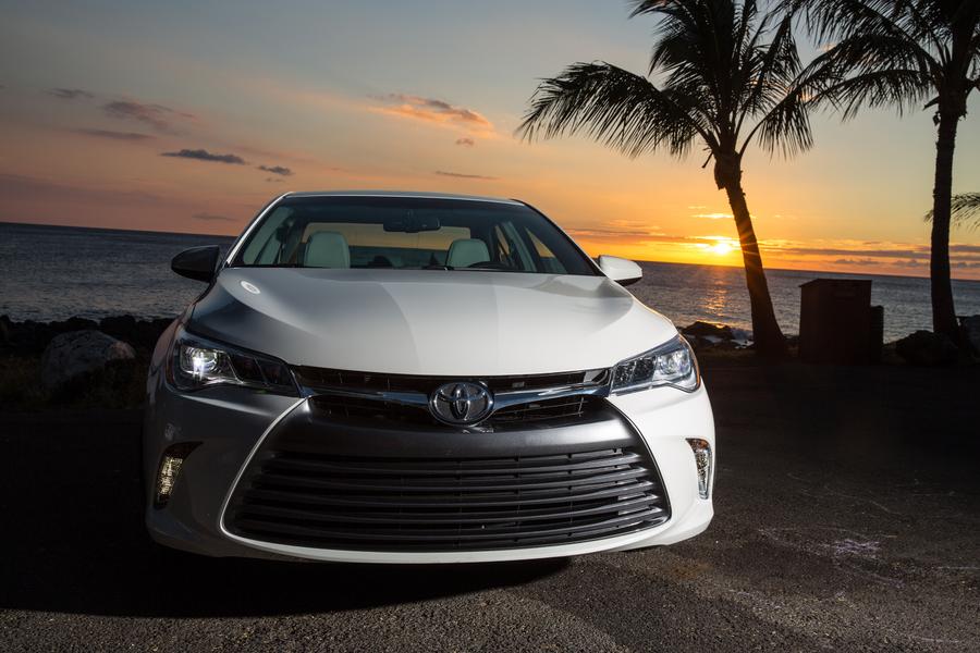 2017 Toyota Camry Specs, Price, MPG & Reviews | Cars.com