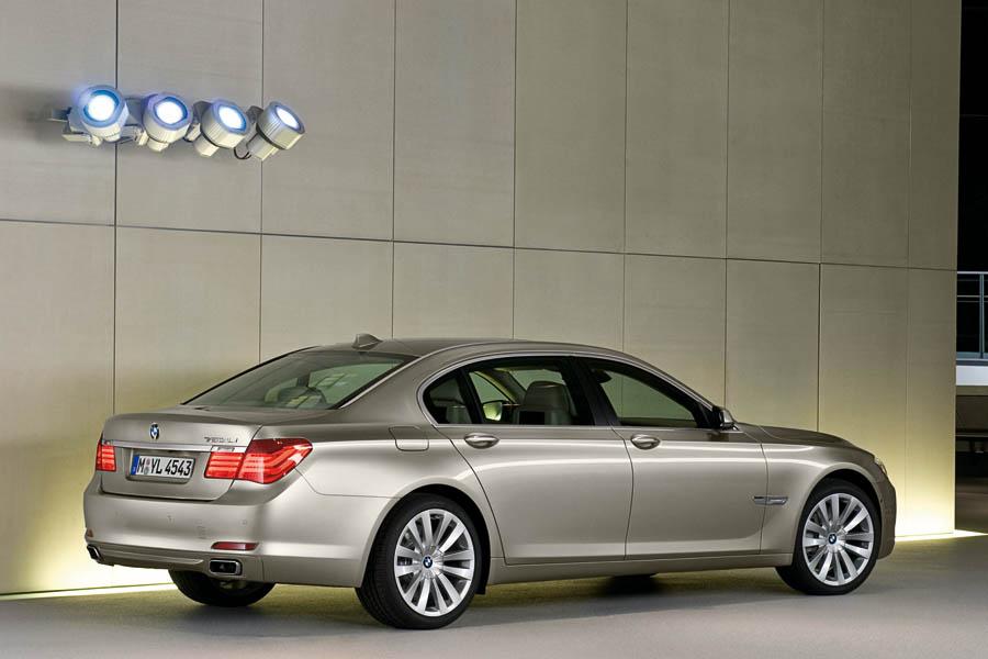 2009 BMW 750 Specs, Price, MPG & Reviews | Cars.com