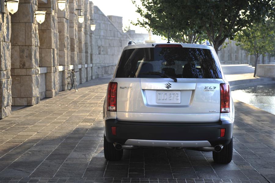 Suzuki XL7 Sport Utility Models, Price, Specs, Reviews | Cars.com