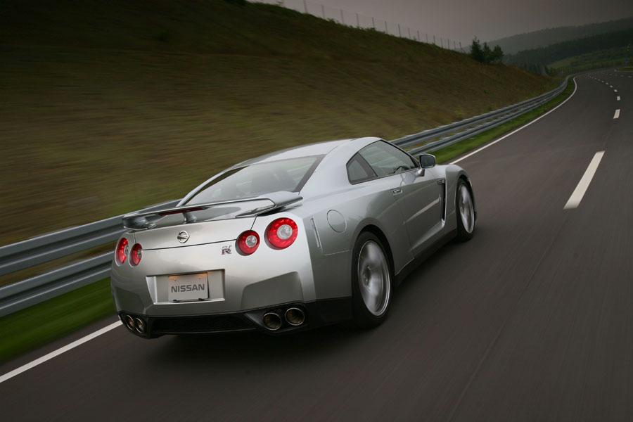 2010 Nissan GT-R Specs, Price, MPG & Reviews | Cars.com