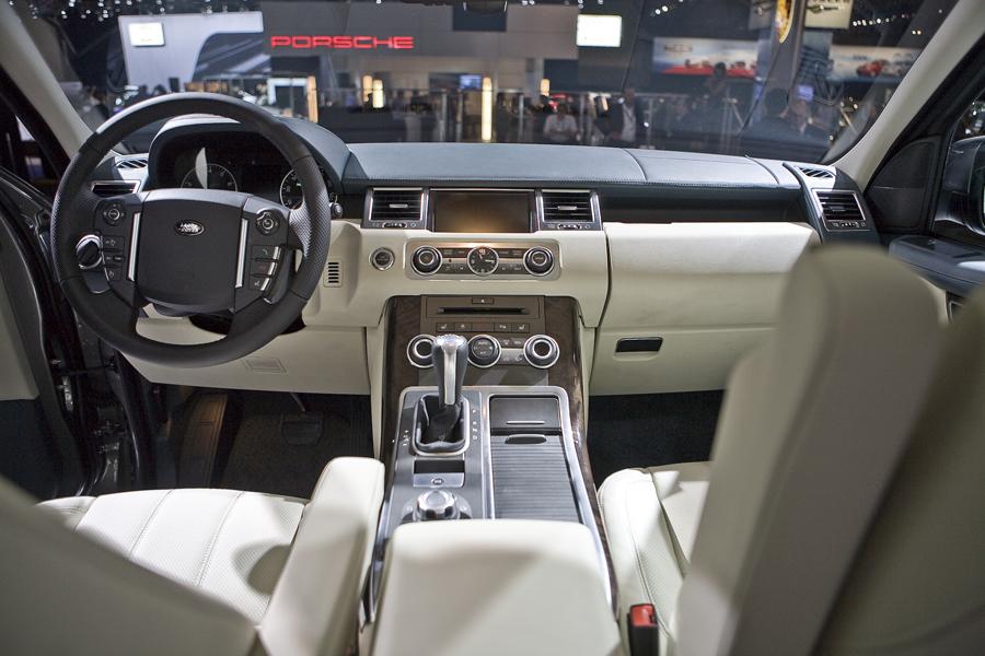 2010 Land Rover Range Rover Sport Specs, Price, MPG & Reviews | Cars.com