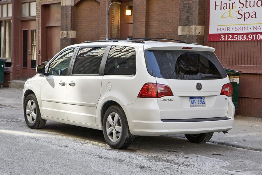 2010 Volkswagen Routan Specs, Price, MPG & Reviews | Cars.com