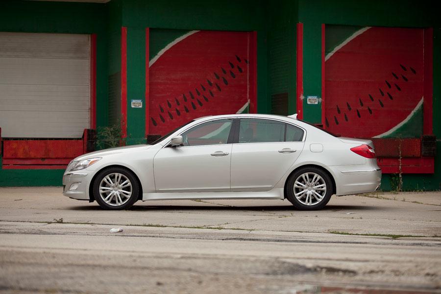 2012 Hyundai Genesis Specs, Pictures, Trims, Colors || Cars.com