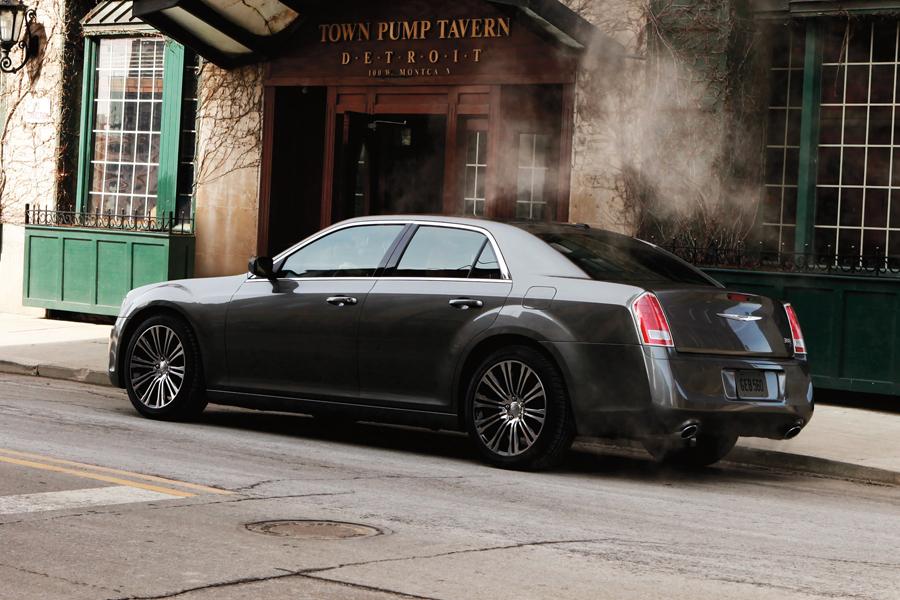 2013 Chrysler 300 Specs, Price, MPG & Reviews | Cars.com